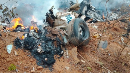 UPS貨機墜機增至12死 尋獲黑盒、州長嘆幸好沒撞上福特工廠│TVBS新聞網