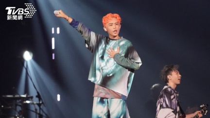 神仙合作！周杰倫家人砸2.4億入股GD公司 家中作客密謀新作│TVBS新聞網