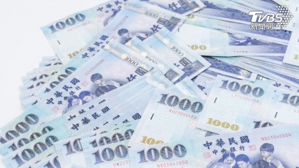 普發1萬ATM今開領 合庫加碼抽iPhone17、台新贈萬點回饋│TVBS新聞網