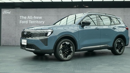 Lexus UX 300h效能大升級！五代油電系統新發表 最低售119萬│TVBS新聞網