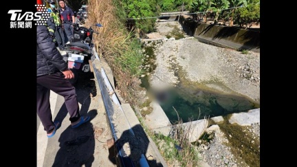 大小車連環撞釀4傷！ 國道塞2.5hrs 駕駛曝：睡完覺還在原地│TVBS新聞網