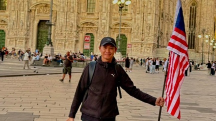 偷甘蔗體驗爆紅引數千人湧入！場面失控「砍刀被偷」 農場主崩潰改規則│TVBS新聞網