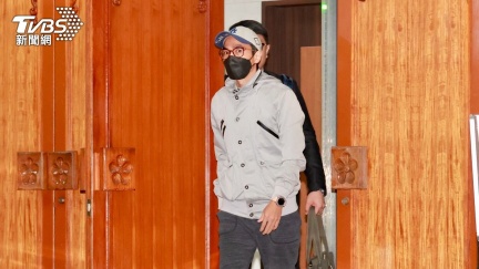 快訊／台鐵台中栗林站「旅客行動電源冒煙起火」緊急疏散│TVBS新聞網