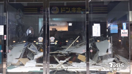 快訊／北捷M8出口遭丟煙霧彈1人命危 捷運公司回應了│TVBS新聞網