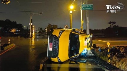 西班牙2列高鐵脫軌相撞 已知10死100傷│TVBS新聞網