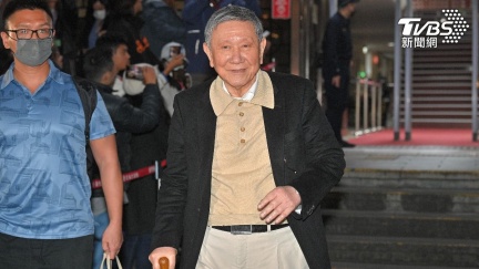 法拉利時速200撞成廢鐵 駕駛控煞車問題求償2500萬│TVBS新聞網