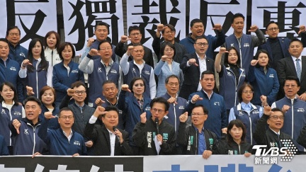 批藍白不審總預算彈劾總統 鍾佳濱轟：全台最大假球案│TVBS新聞網