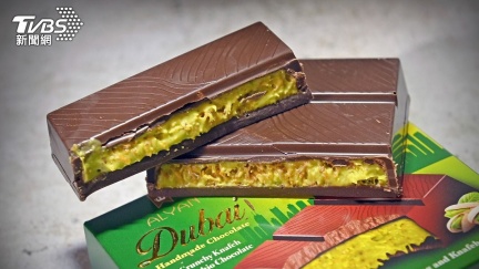 張員瑛愛的「杜拜巧克力Q餅」現蹤二手網 部分未標效期、疑已開封│TVBS新聞網