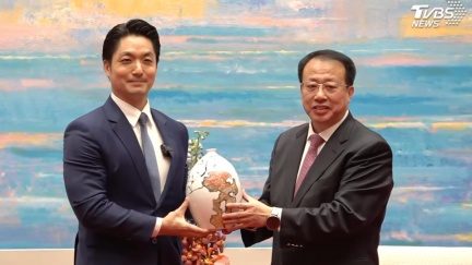 MAMA／Rosé〈APT.〉奪年度歌曲創紀錄 韓星齊講中文致哀火災│TVBS新聞網