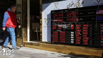 伊朗貨幣貶到變廢紙！100萬只能換1美元 麵包漲價110%│TVBS新聞網
