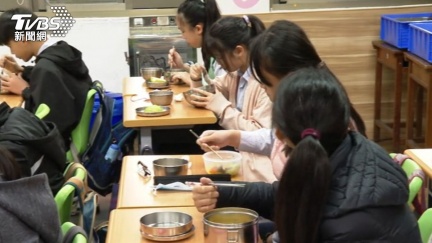 推免費營養午餐遭酸「騙選票」 蔣萬安笑回柯文哲1句話│TVBS新聞網