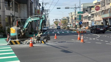法拉利時速200撞成廢鐵 駕駛控煞車問題求償2500萬│TVBS新聞網