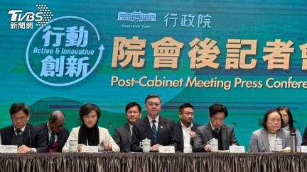 北極高溫創125年紀錄！驚見北極熊「為求生基因突變」│TVBS新聞網