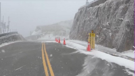 禮服遭潑墨？趙露思出席典禮「穿10年前舊款」 認了：BUG肯定存在│TVBS新聞網