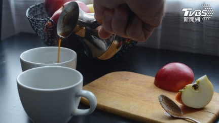 47歲日名模腸癌病逝！醫曝年輕患者增多 「2狀況」快就醫│TVBS新聞網