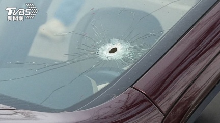 寮國移民家中打赤膊穿短褲遭ICE持槍闖入 零下10度遭上銬拖戶外│TVBS新聞網