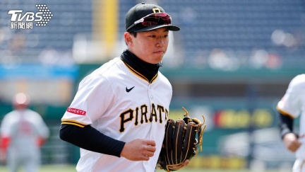 影音／春風被cue上台唱嚇到躲起來！ Rap一半遭Lulu搶C位嗆：走開│TVBS新聞網