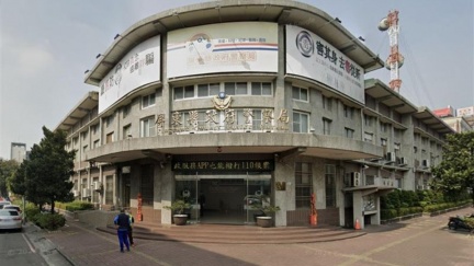 成大博士控違停不理遭警藏尾詩反酸「你是腦殘」 怒求償10萬│TVBS新聞網