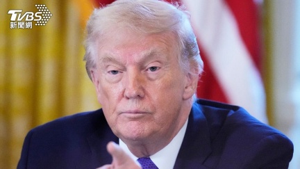 寮國移民家中打赤膊穿短褲遭ICE持槍闖入 零下10度遭上銬拖戶外│TVBS新聞網