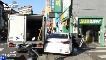 獨／內湖停車爆衝突！60歲男遭鋁棒毆打 深夜黑衣人湧入討公道│TVBS新聞網