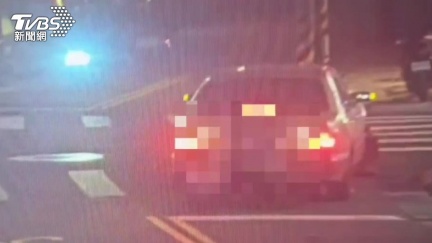 快訊／高雄老父報案兒失縱 警到住家赫見人墜公寓天井亡│TVBS新聞網