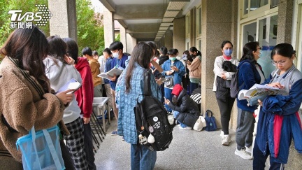 女兒哭學測考砸台大夢碎！父開Google Maps安慰 感動4萬人│TVBS新聞網