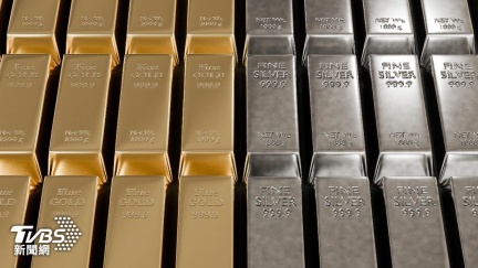 黃金儲備超越歐洲央行！波蘭再購150噸黃金 躋身全球儲金前十│TVBS新聞網