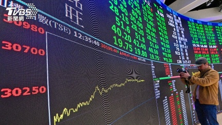 台股開盤重挫327點 台積電跌35元至1740│TVBS新聞網