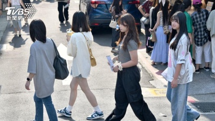 網熱議「這年紀超混亂」！結婚生子vs奪命連環Call 大批苦主淚了│TVBS新聞網