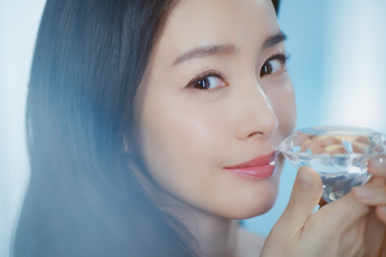 金泰希走出韓劇，家庭生活比戲劇更精彩！RAIN女神私下樣貌曝光！|女人我最大