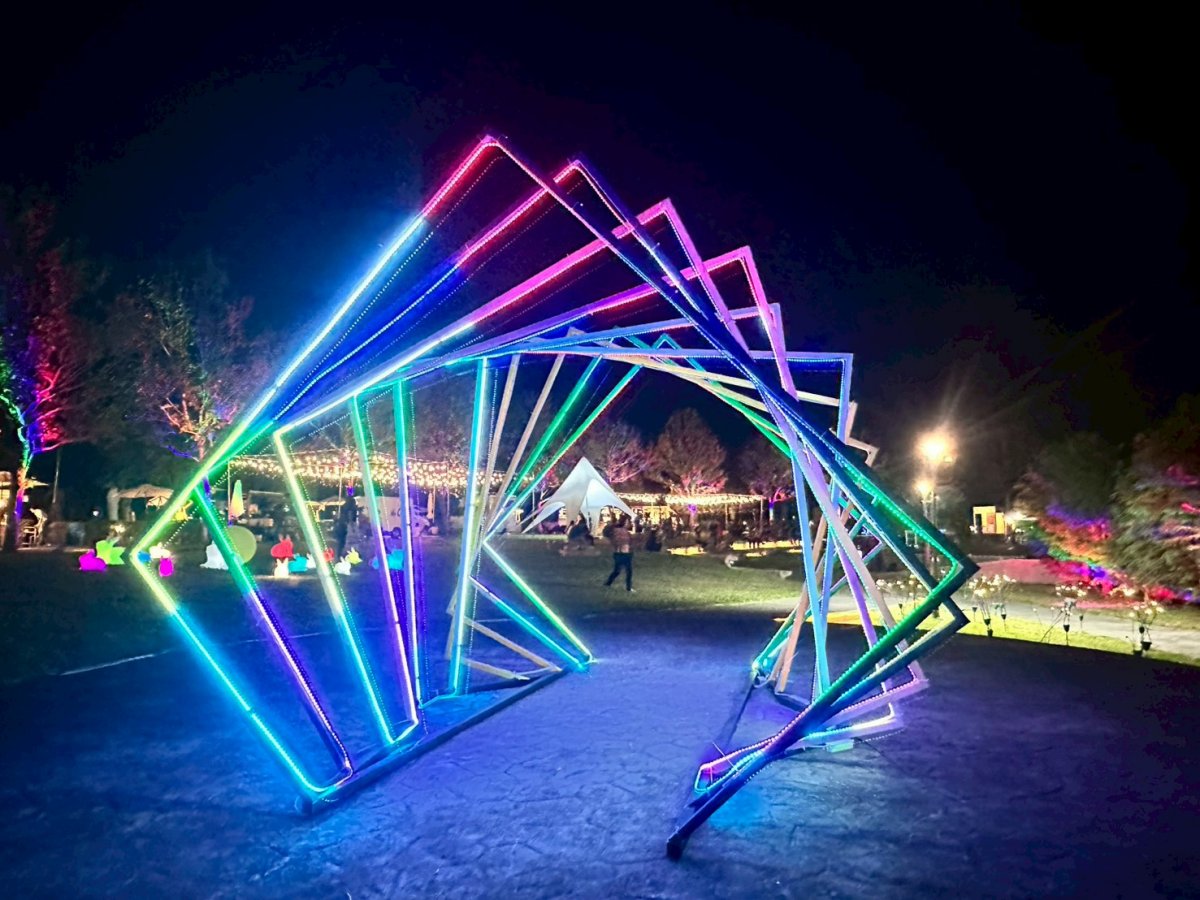 「2025慈湖水舞秀」連假登場！水舞表演時間、免費接駁車、活動資訊|食尚玩家