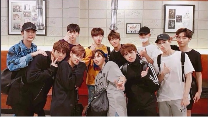 呆萌！Wanna One團員吃燒肉 頭髮遭抽風機吸起│TVBS新聞網