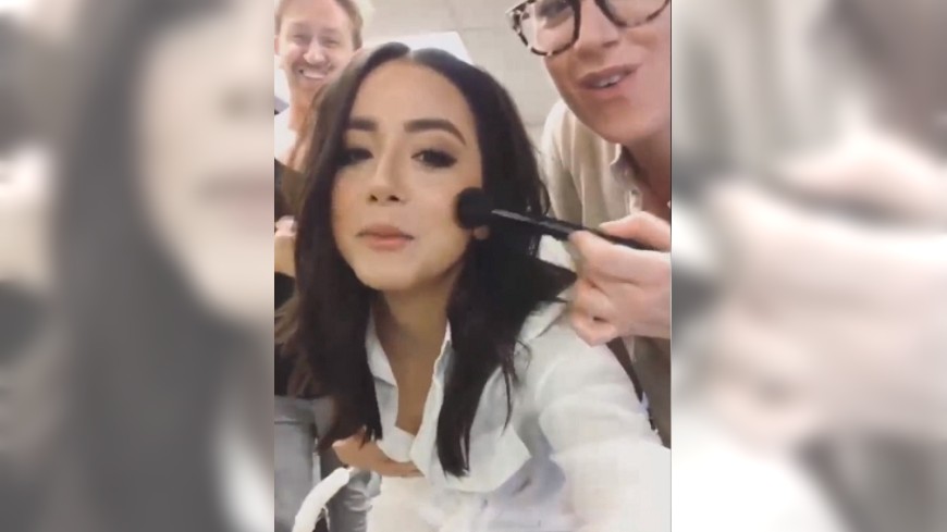 女星開直播互動 一個move「小粉紅」露點見客│TVBS新聞網