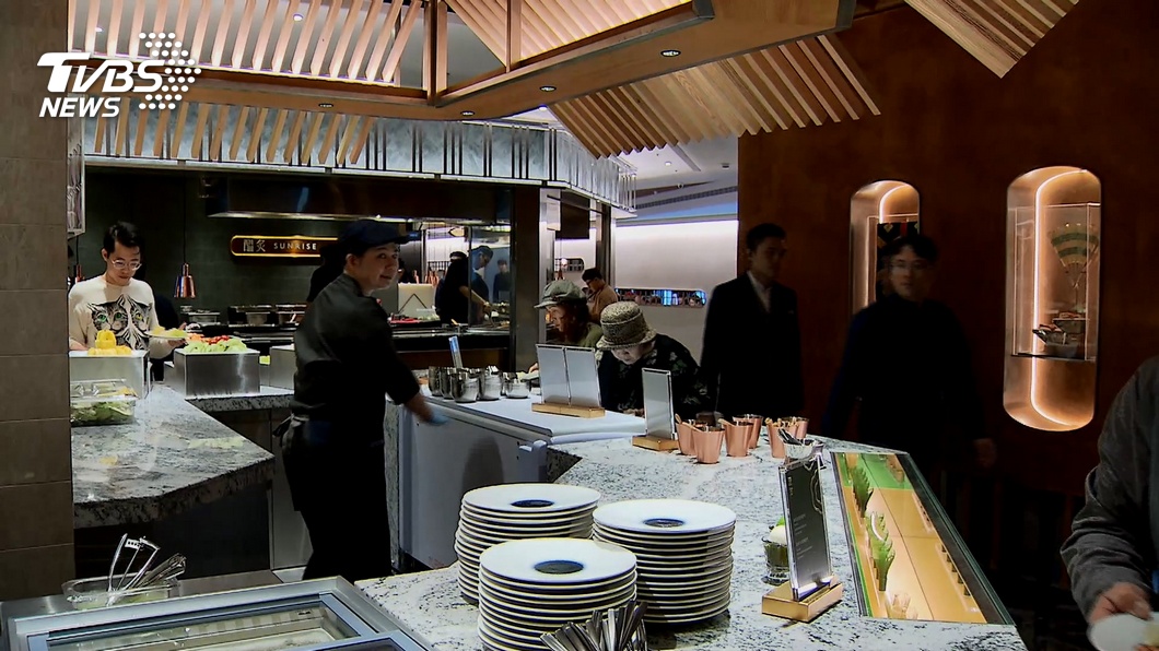 跨年美拍秘點！遠百A13開幕 室內「美食+天燈」│TVBS新聞網