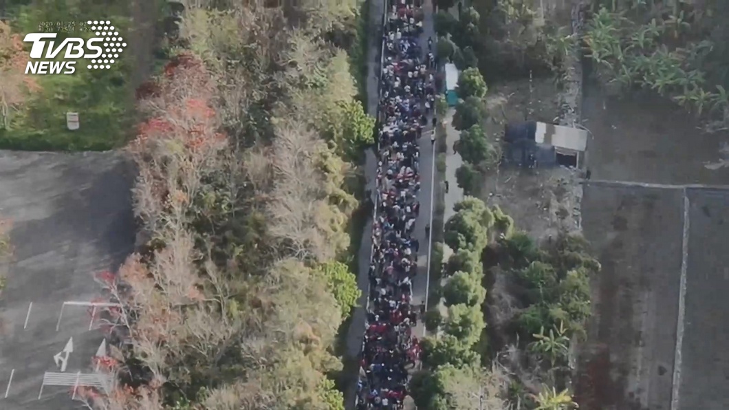 初一紫南宮發錢母 排隊人龍綿延7km│TVBS新聞網