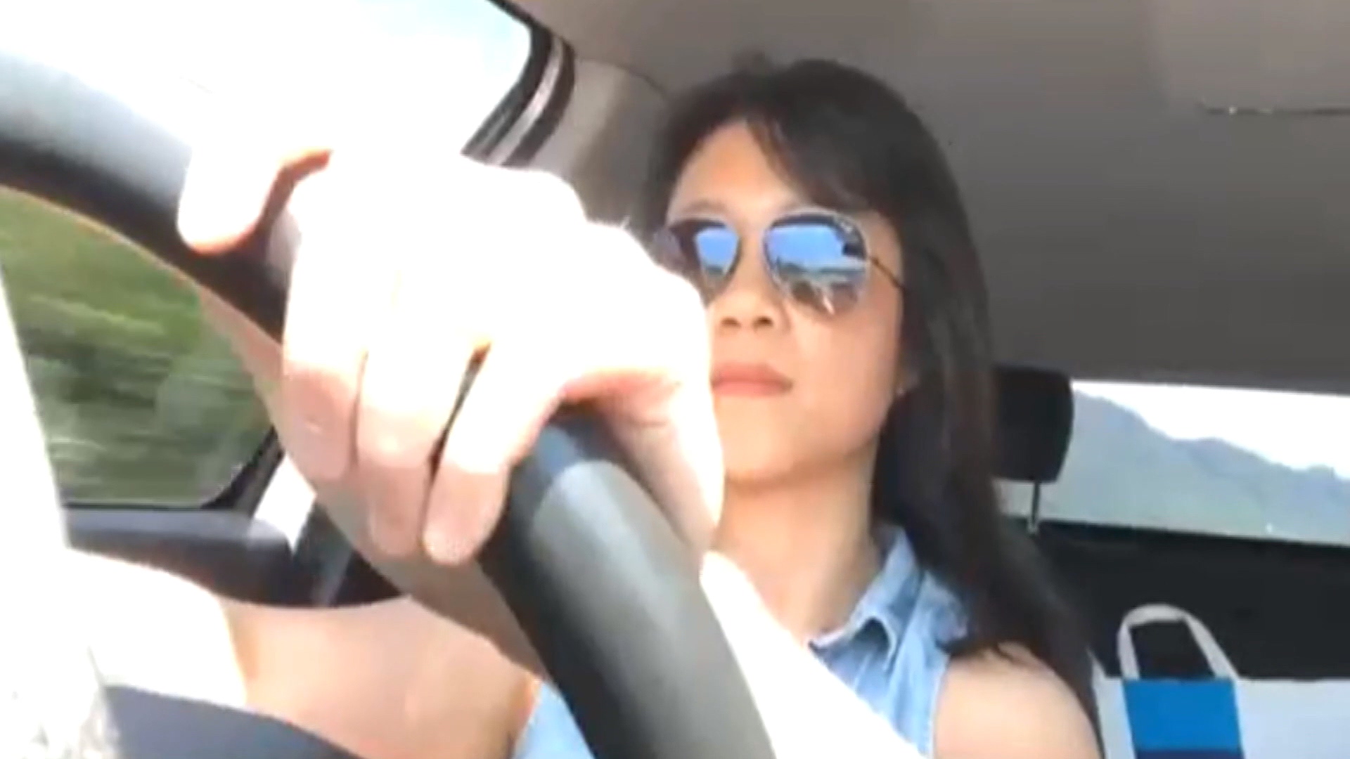 「誰來陪一下？」 府發言人Kolas開車「直播」│TVBS新聞網