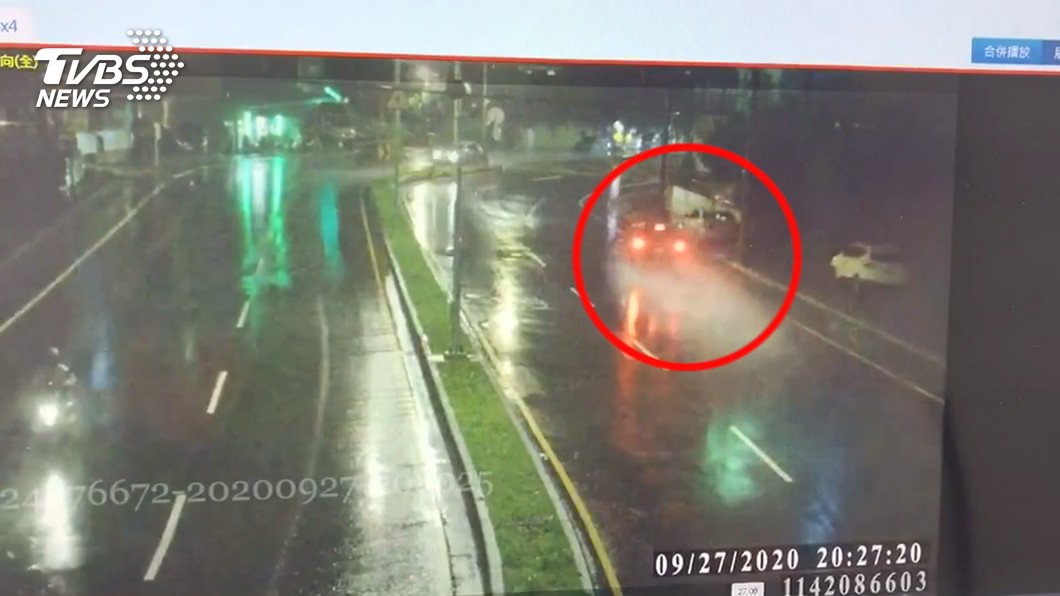 煞不住？天雨右彎失控撞 醉男酒測達0.97│TVBS新聞網