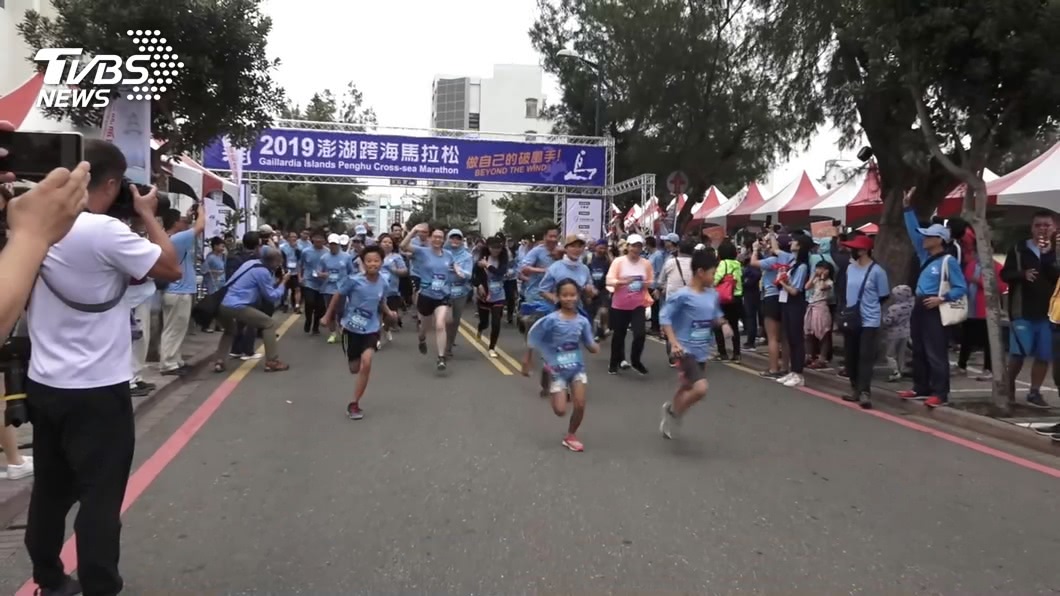 有跑有得吃！跑6.5hr馬拉松 沿途嗑海鮮│TVBS新聞網