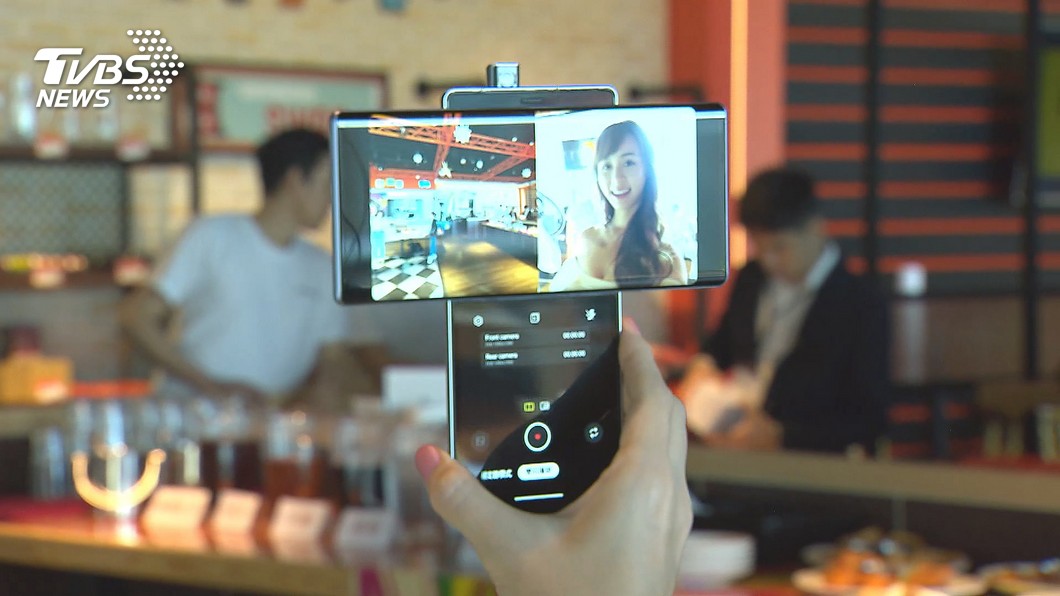 雙「屏」戰！ 5G旋轉機內建穩定器PK摺疊機│TVBS新聞網