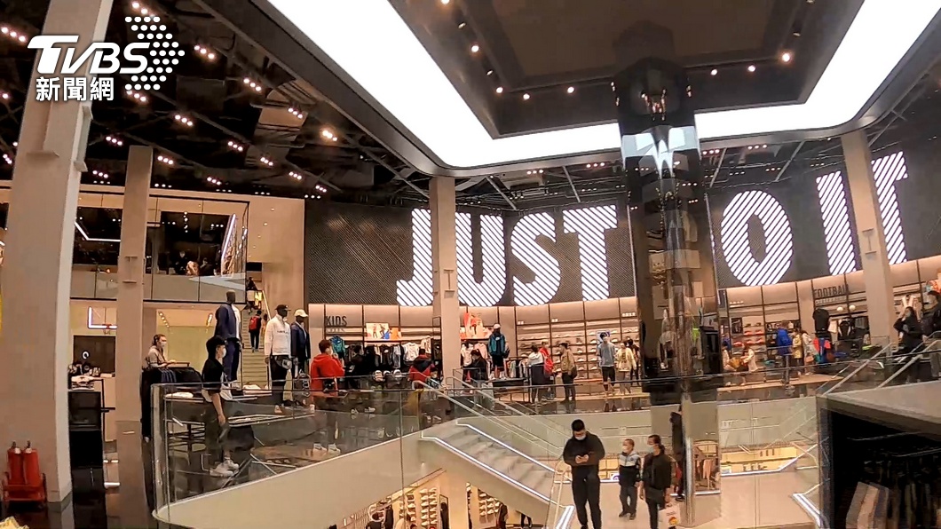 亞洲最大NIKE旗艦店在北京！ 室內小半場籃球場讓你直接試衣、鞋│TVBS新聞網