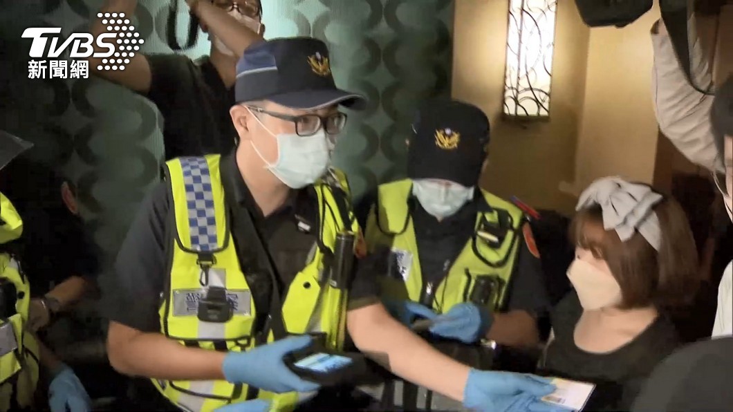 北市KTV解封復業 「終於能唱」2人也嗨│口罩│新冠肺炎│疫情│TVBS新聞網