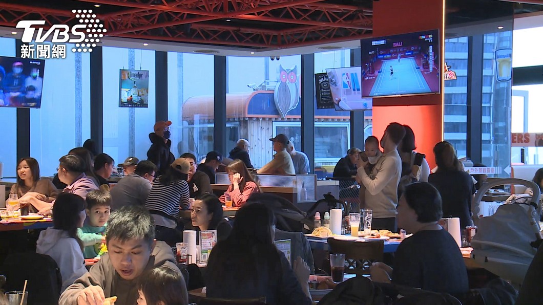 訂跨年煙火餐廳！ 和牛龍蝦入鍋PK凌晨吃buffet│TVBS新聞網