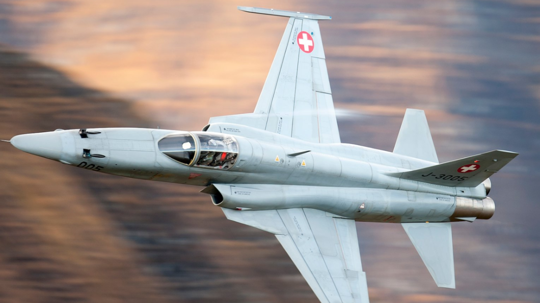 南韓F-5E戰機失事墜毀 飛官2度逃生失敗不幸殉職│F-5 F5 戰機 墜毀 韓國 京畿道 華城│TVBS新聞網