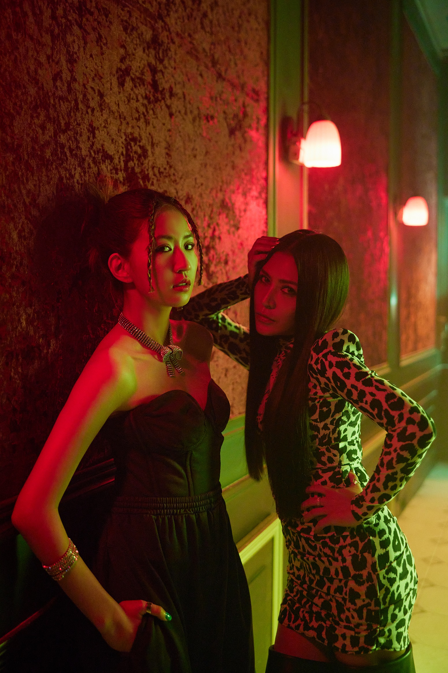 艾怡良「壁咚狂蹭」9m88！MV大談情慾喊：給我猛男│TVBS新聞網