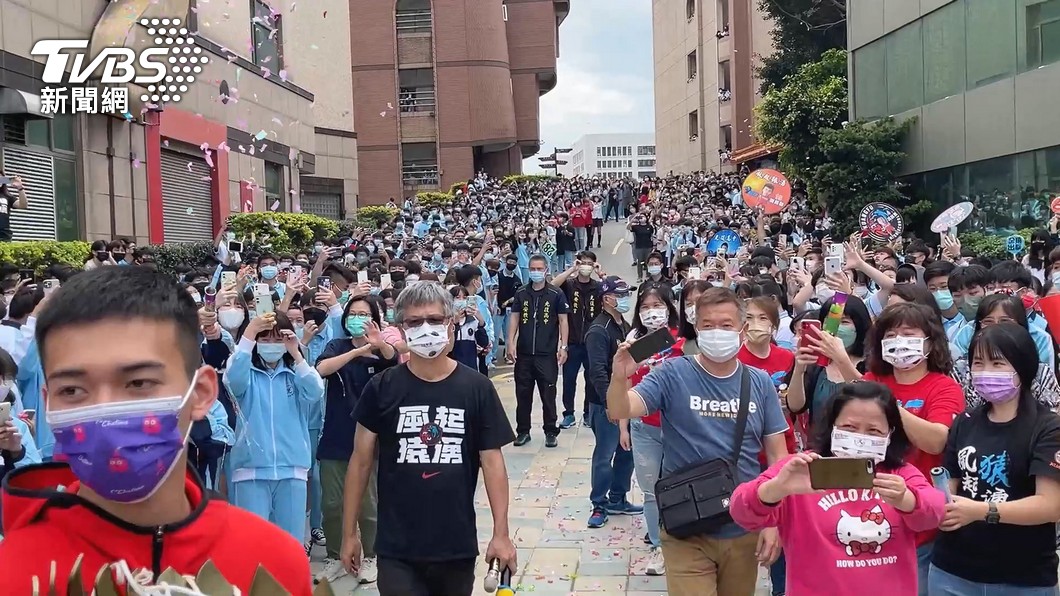 新竹市首度HBL奪冠！MVP陳將双風光返校│TVBS新聞網