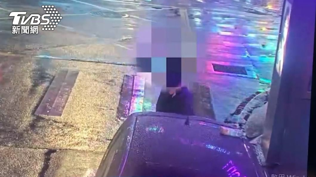 笨賊用膠帶變造車牌「RBF」成「PCE」 改了車頭卻沒改車尾遭逮│TVBS新聞網