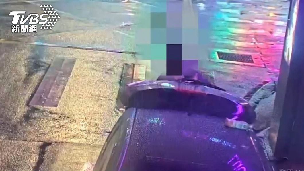 笨賊用膠帶變造車牌「RBF」成「PCE」 改了車頭卻沒改車尾遭逮│TVBS新聞網