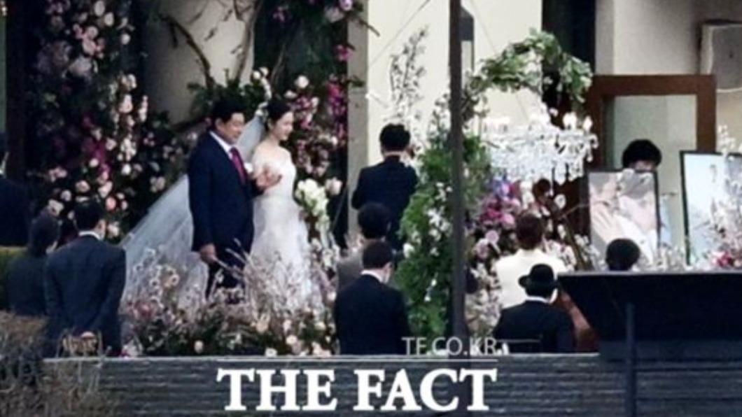 孫藝真婚禮哭了！爸將她託付女婿玄彬 「催淚影片」公開│TVBS新聞網