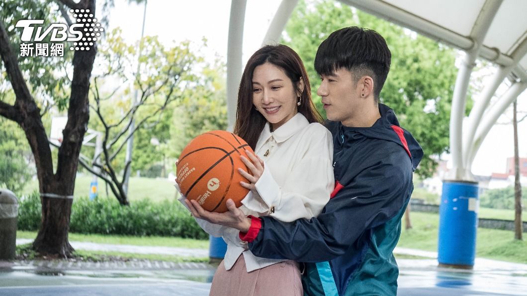 終於在一起！ 曾莞婷宣告脫單 激吻男主角身分曝光│TVBS新聞網