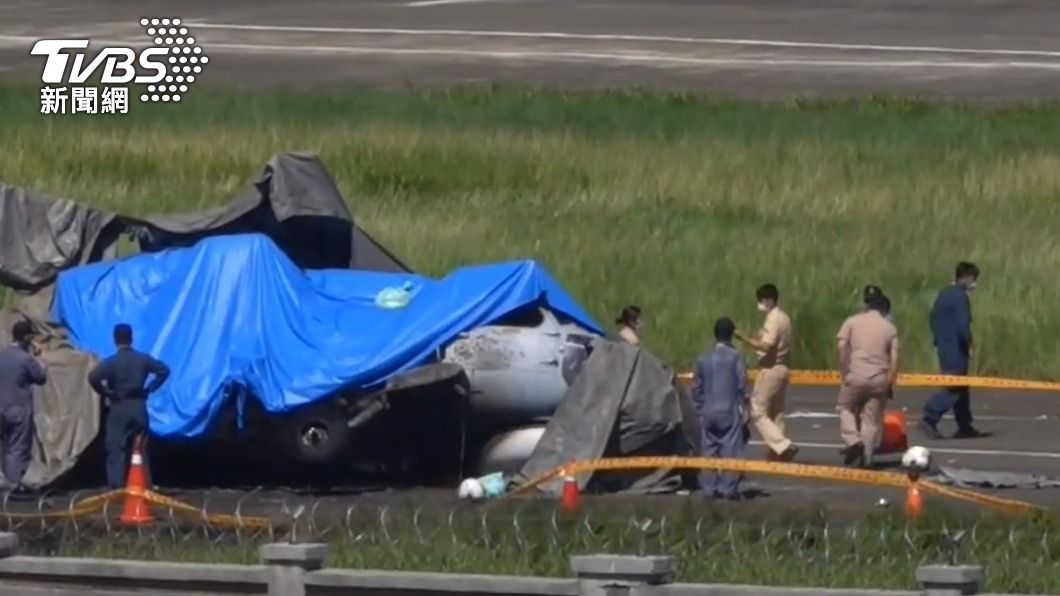 海軍S-70C機工長95%燒傷命危 裝葉克膜搶救中│TVBS新聞網